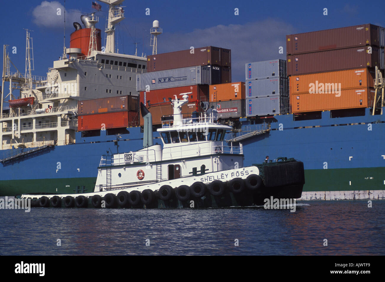 Docking in seattle hi-res stock photography and images - Alamy