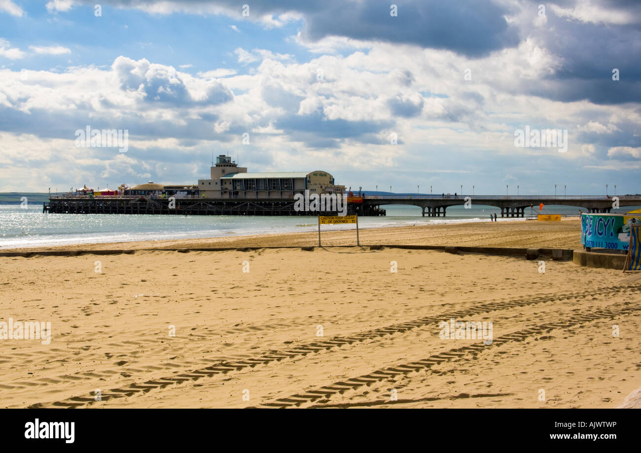 Visitors bournemouth beach hi-res stock photography and images - Alamy