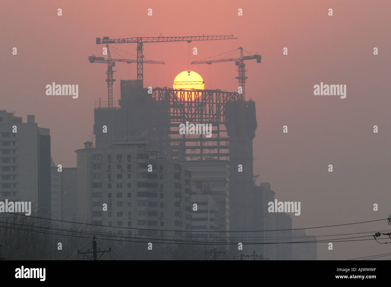 The sun sets behind cranes during the construction of the new Polly ...