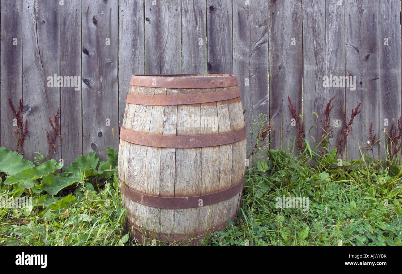 Old wooden barrel Stock Photo - Alamy