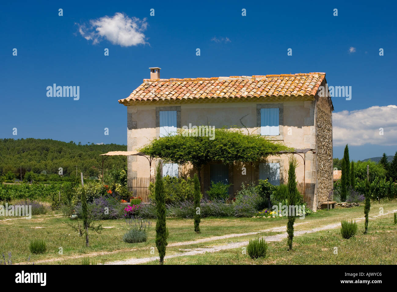 French farmhouse hi-res stock photography and images - Alamy