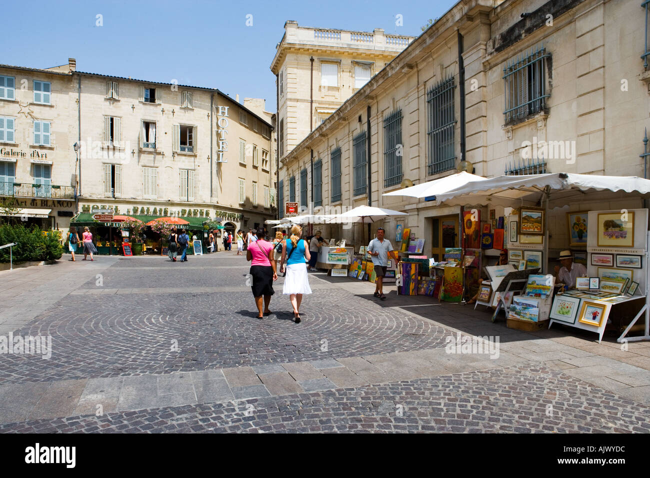 Street scene provence hi-res stock photography and images - Alamy