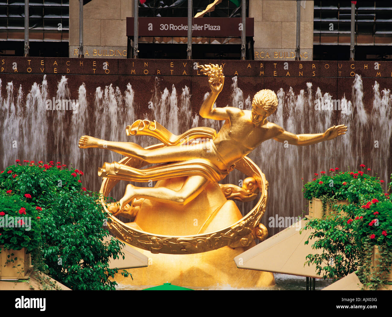 Gold statue rockefeller plaza new hi-res stock photography and images ...