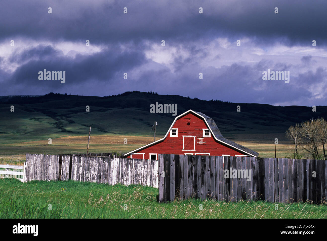 Red barn storm clouds hi-res stock photography and images - Alamy