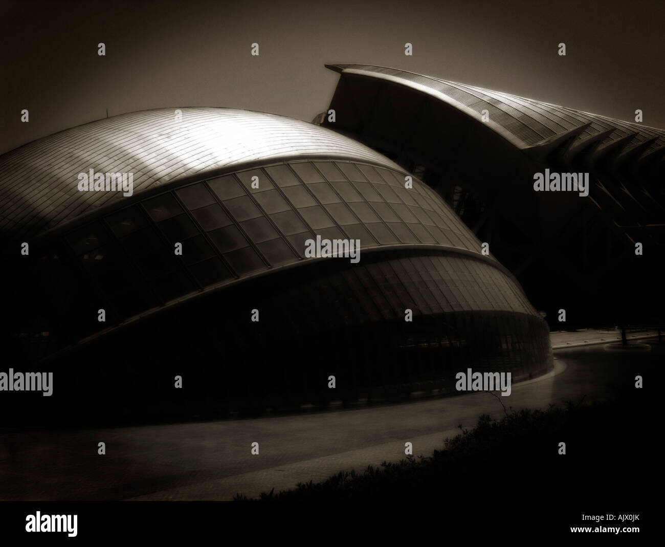 L'Hemisferic and Museu de Les Ciencies Principe Felipe. City of Arts ...