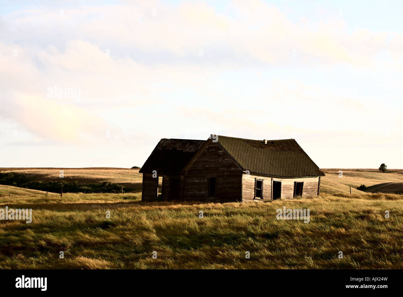 Abandoned house on the Prairies Stock Photo - Alamy