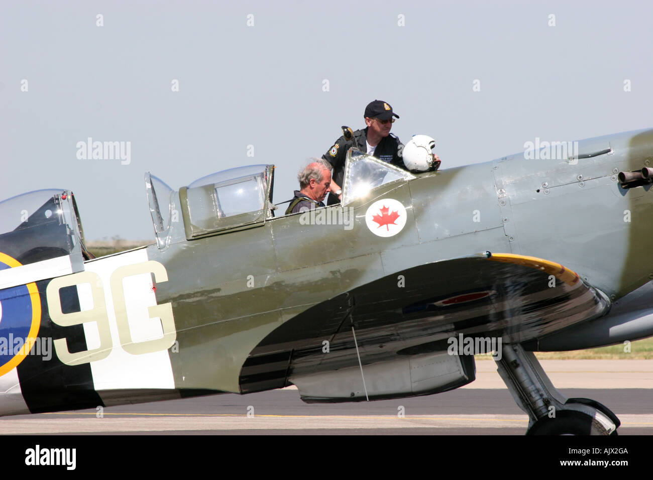 Mj627 spitfire hi-res stock photography and images - Alamy