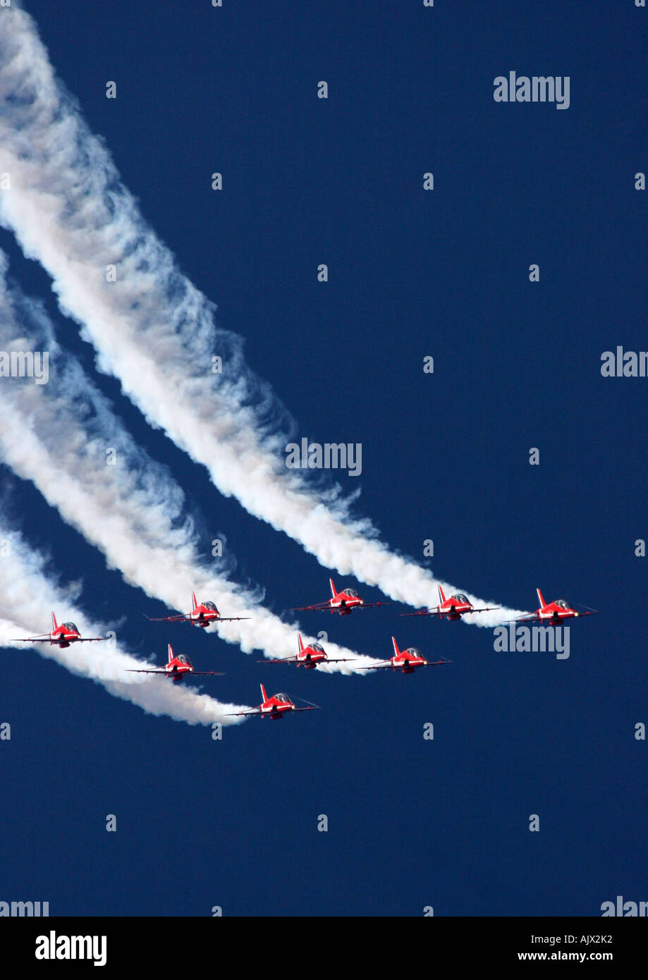 Red arrows diamond nine formation hi-res stock photography and images ...