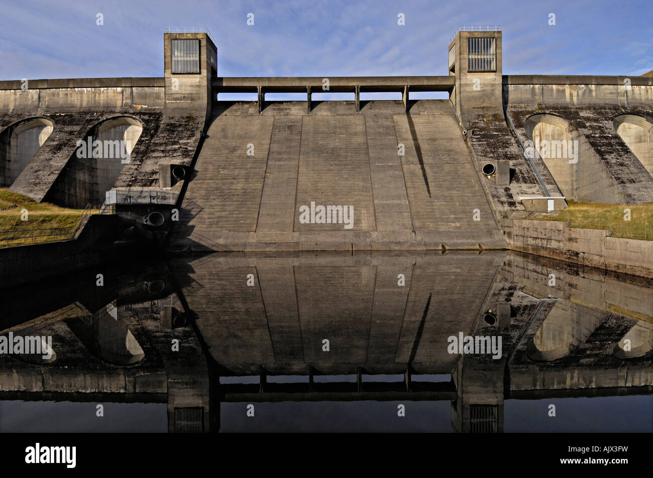The Loch Lyon hydro electricity dam and spillway Glen Lyon Perthshire ...