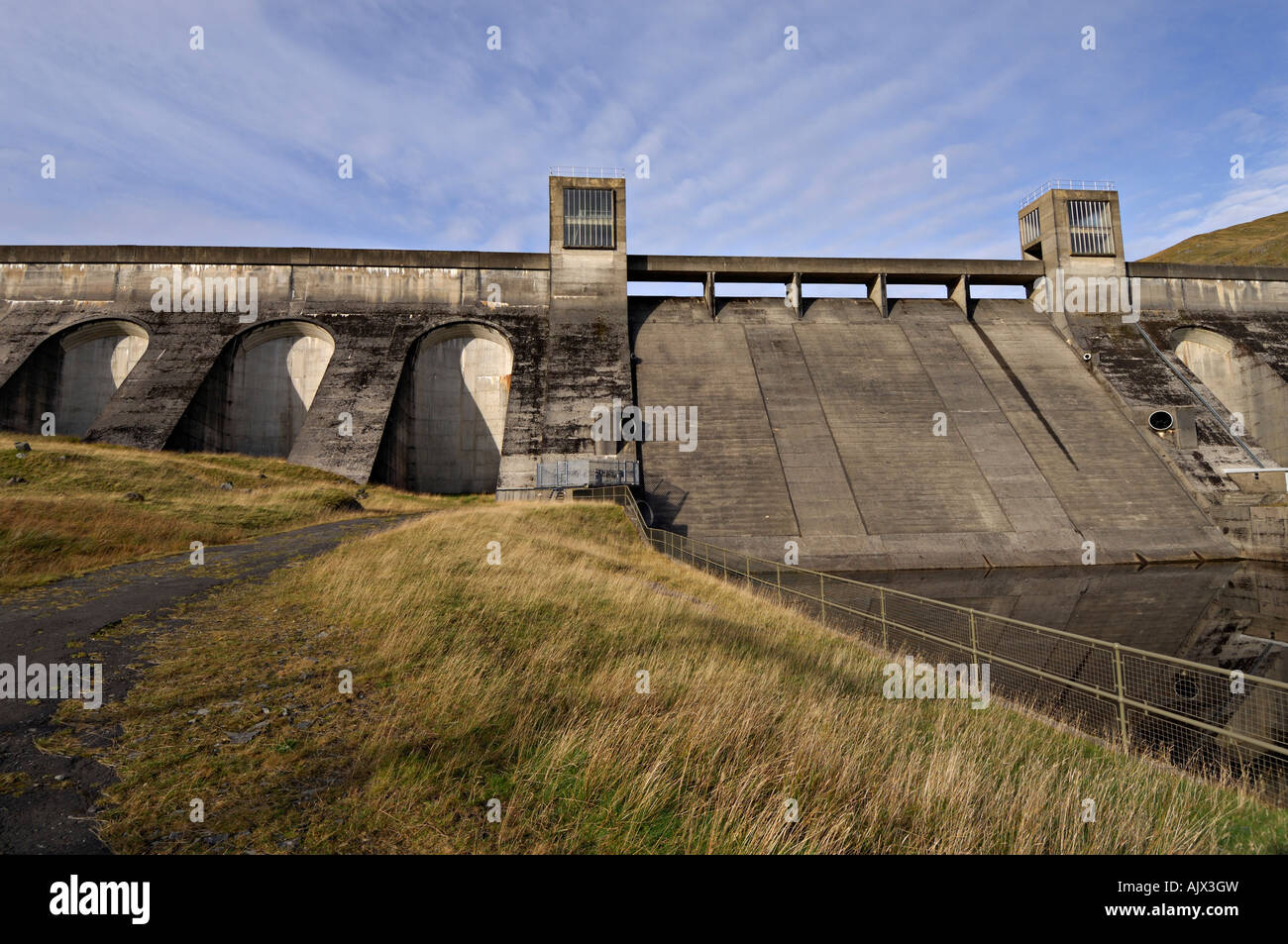 The Loch Lyon hydro electricity dam and spillway Glen Lyon Perthshire ...