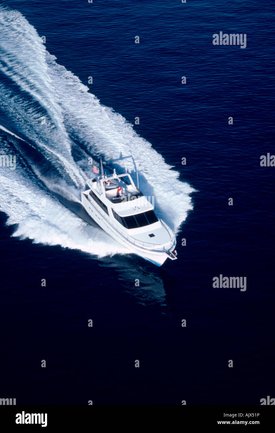 BOAT RIDING THROUGH WATER MAKING WAKES Stock Photo - Alamy