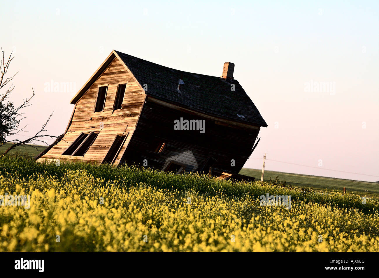 Weathered old farm house Stock Photo - Alamy