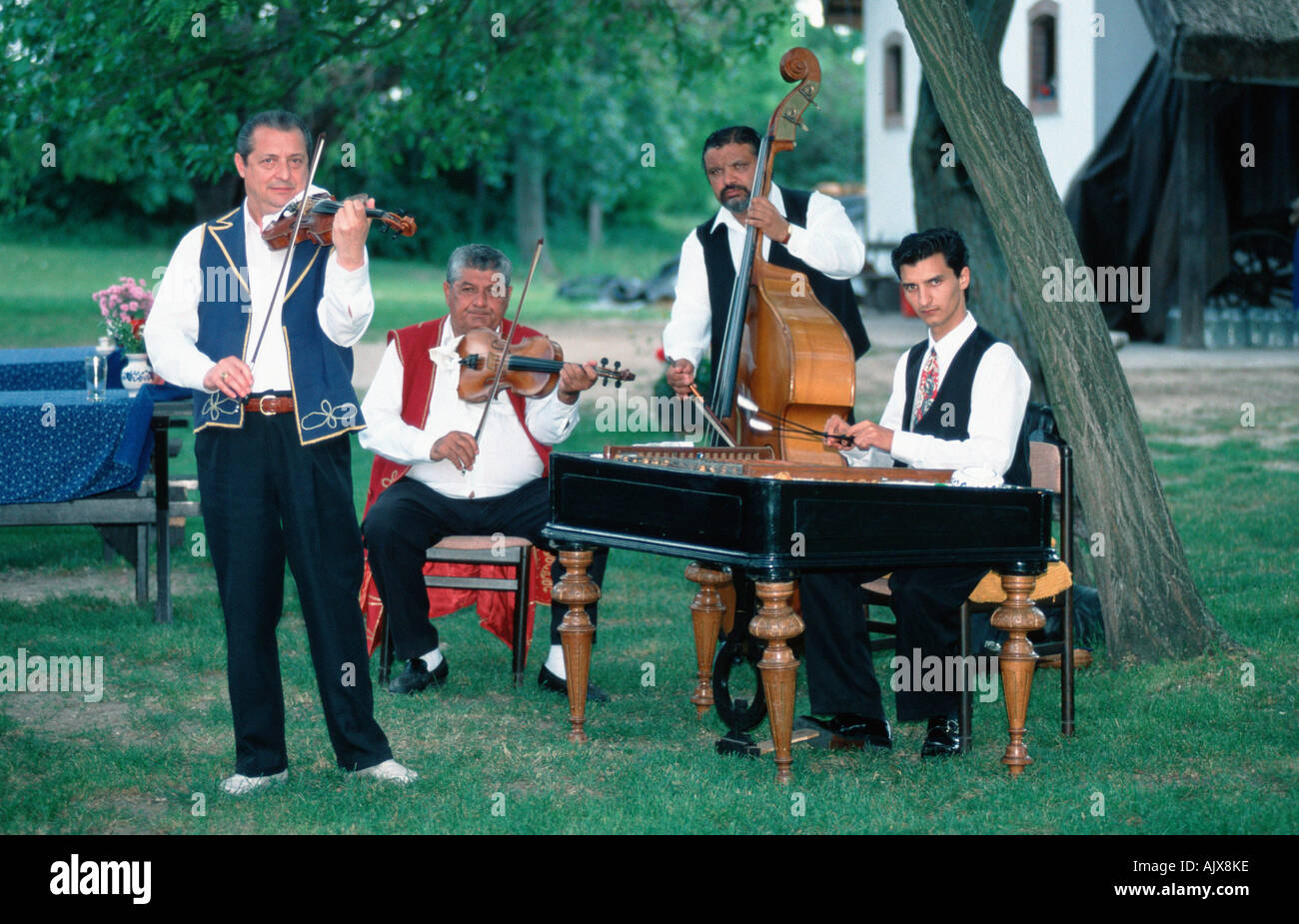 Hungarian musicians hi-res stock photography and images - Alamy