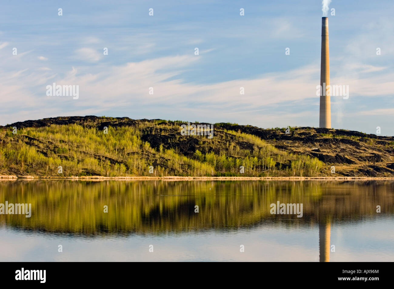 Vale Superstack reflected in Kelly Lake in early spring, Greater ...