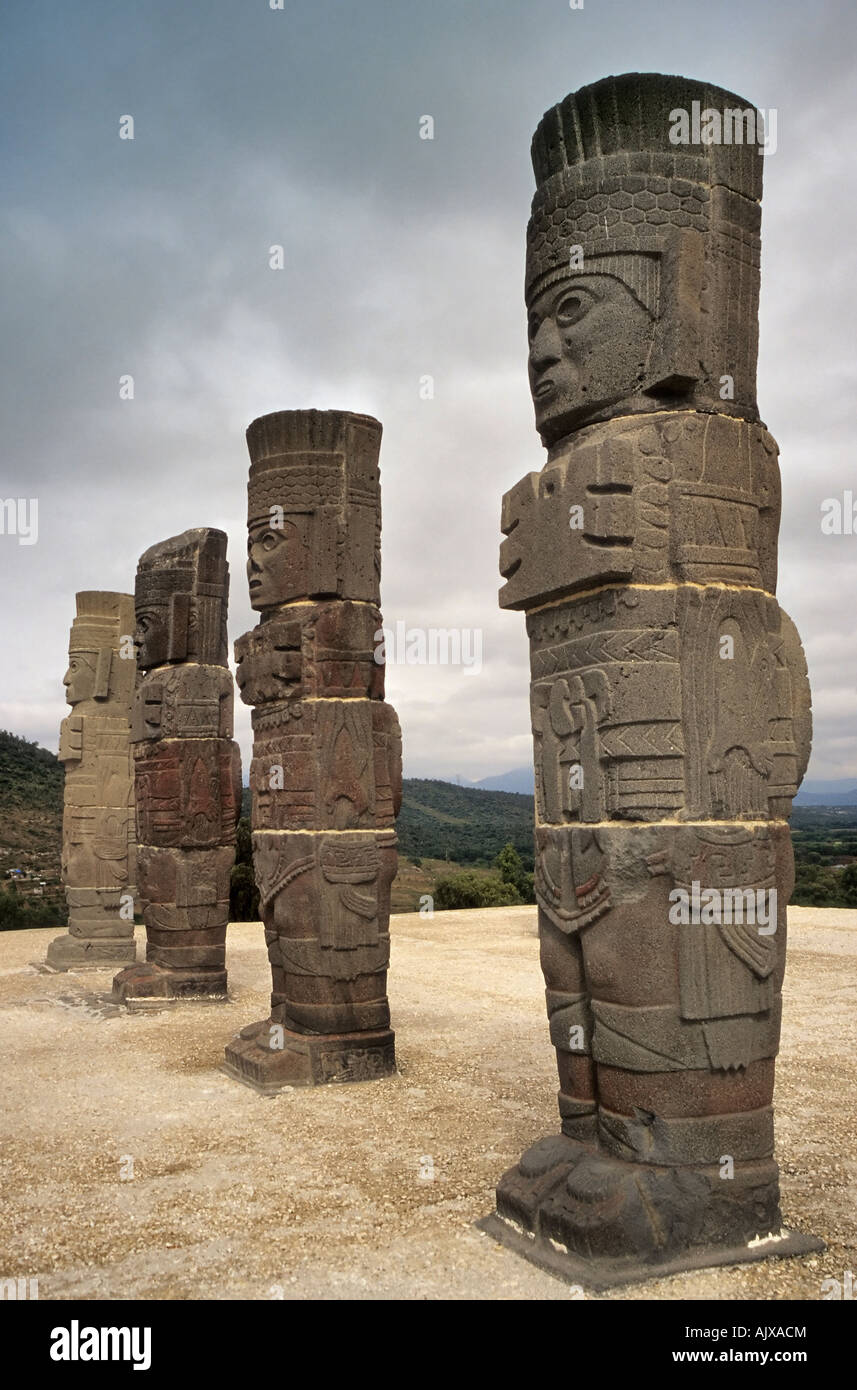 Telamones atlantes on Pyramid B Tlahuizcalpantecuhtli temple in Tula ...