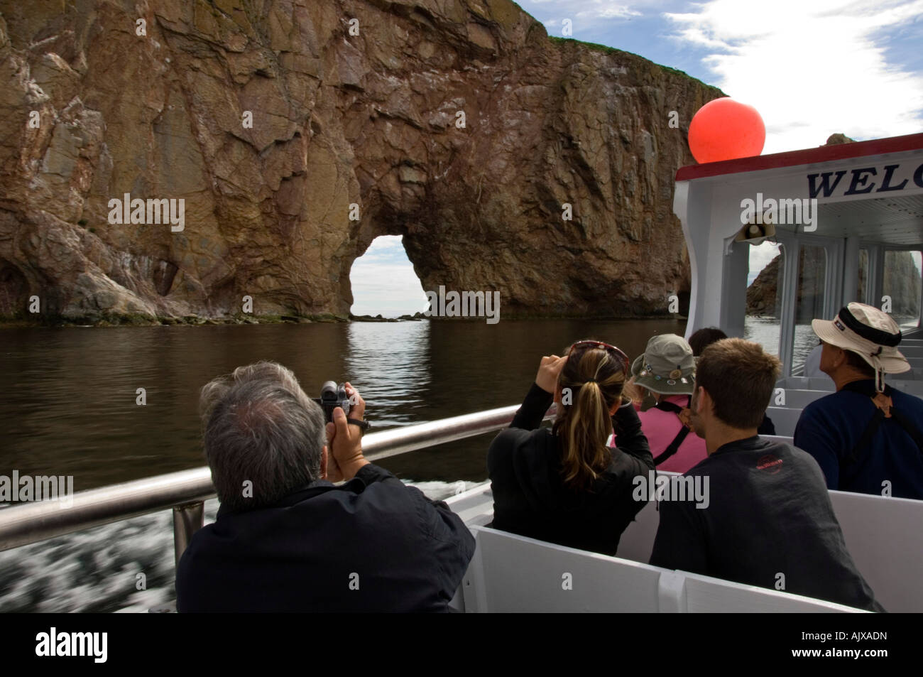 Perce rock boat tour hi-res stock photography and images - Alamy