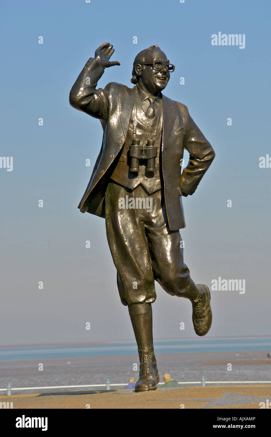 Eric Morecambe statue at Morecambe Stock Photo - Alamy