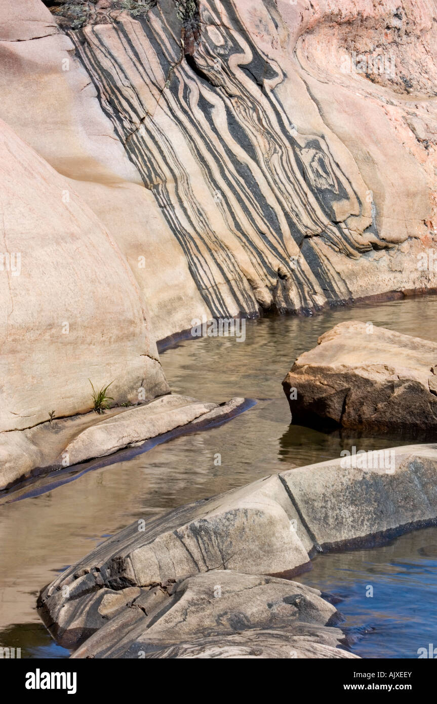Mineral intrusions and weathered granite along Fox Island shore in ...