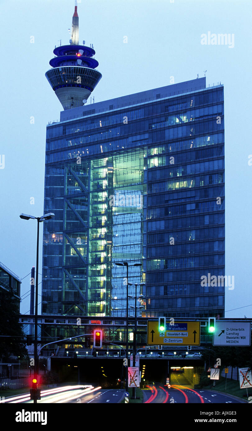 High rise office block gate hi-res stock photography and images - Alamy