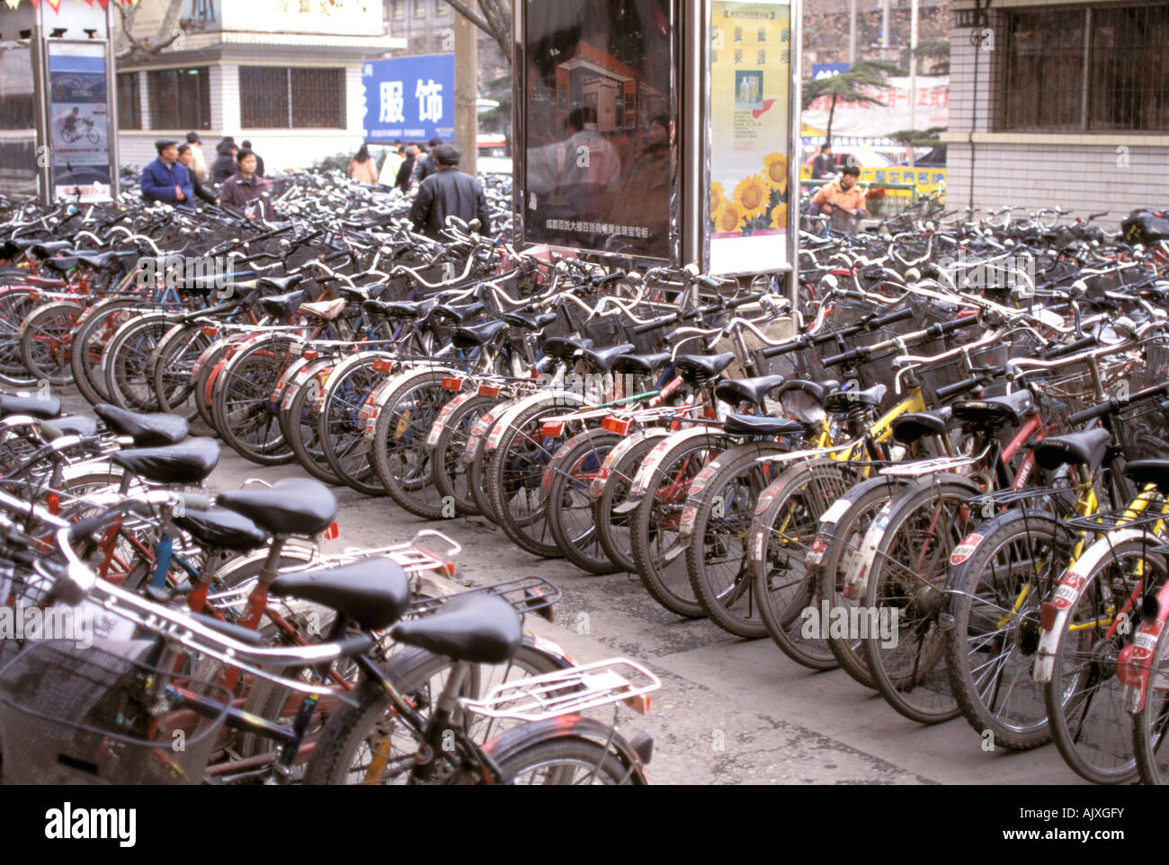 China crowded bicycle scene hi-res stock photography and images - Alamy