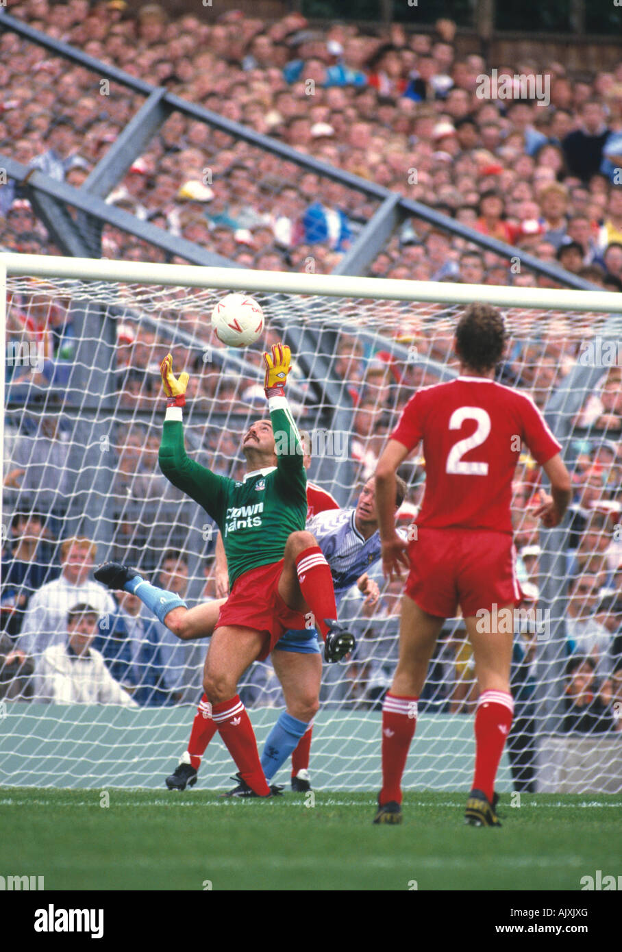 Goalkeeper bruce grobbelaar hi-res stock photography and images - Alamy