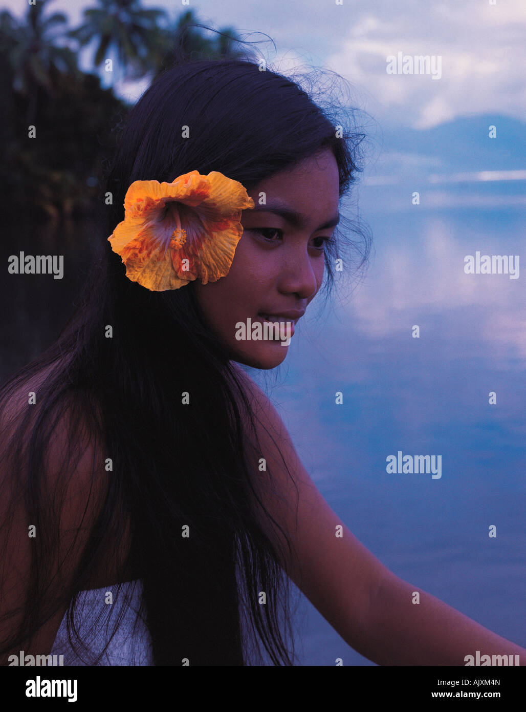 Beautiful young tahitian woman hi-res stock photography and images - Alamy