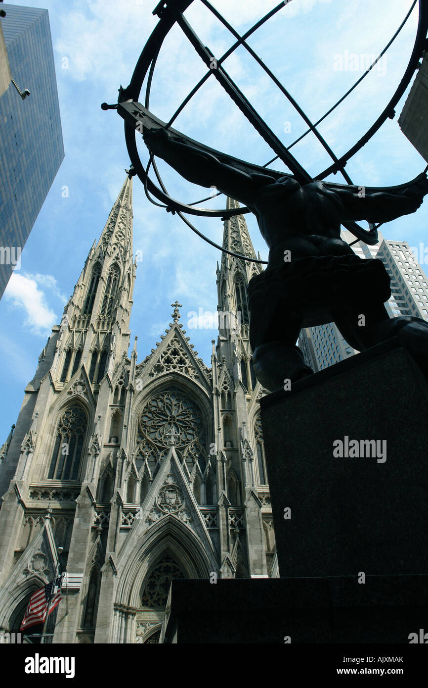 Atlas holding up the world hi-res stock photography and images - Alamy
