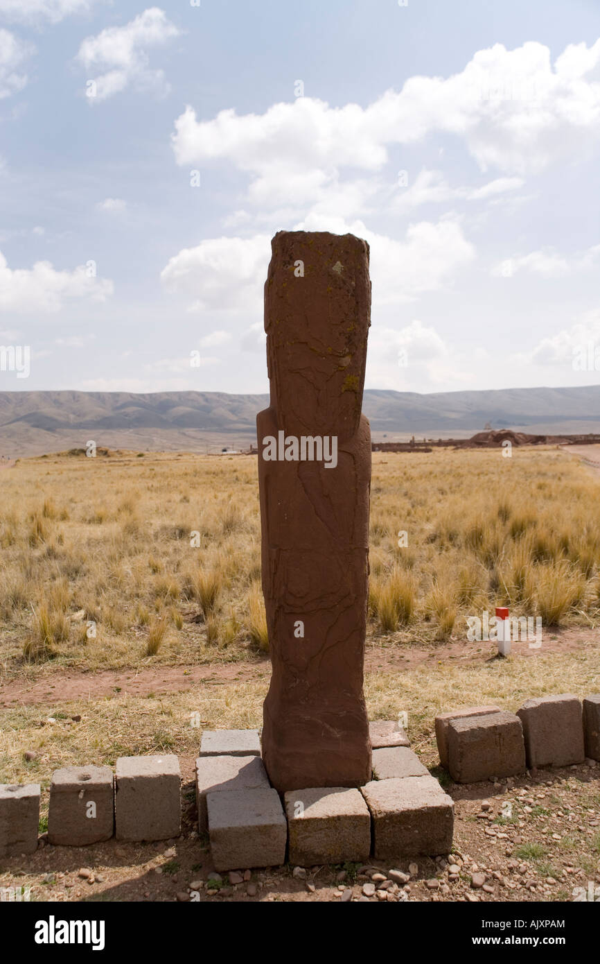 Statue at Tiwanaku, Bolivia, Altiplano Stock Photo - Alamy