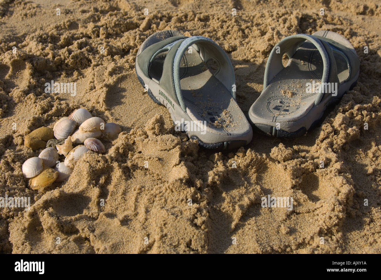 Sleepers on beach hi-res stock photography and images - Alamy