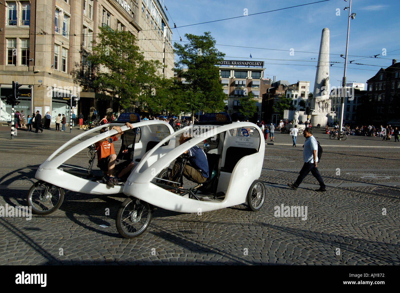 Dam square hi-res stock photography and images - Alamy
