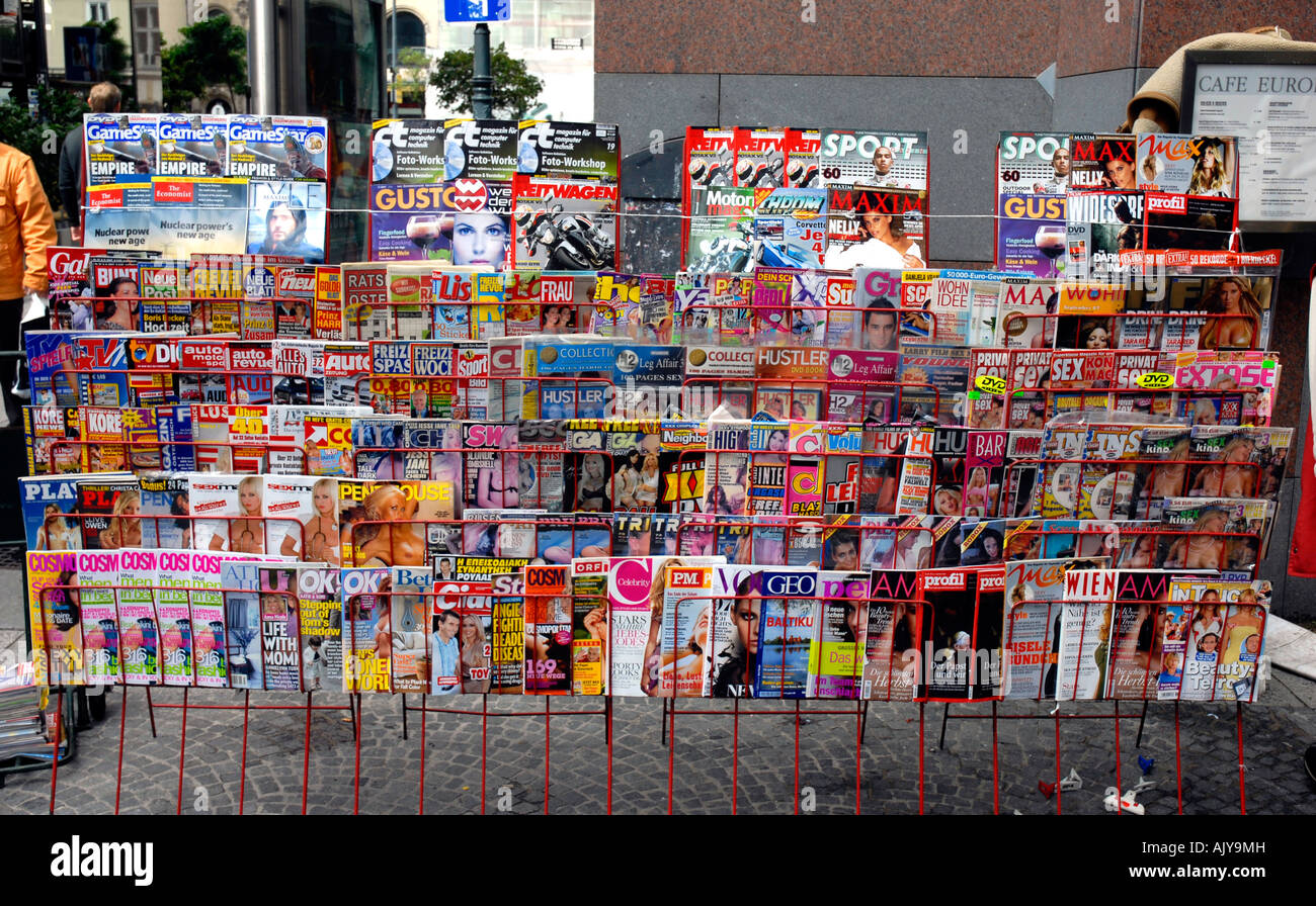 Magazine stand hi-res stock photography and images - Alamy