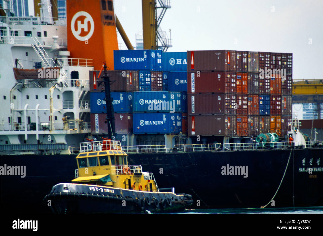Keppel Harbour Singapore Tug Boat Pulling Cargo Ship Stock Photo - Alamy