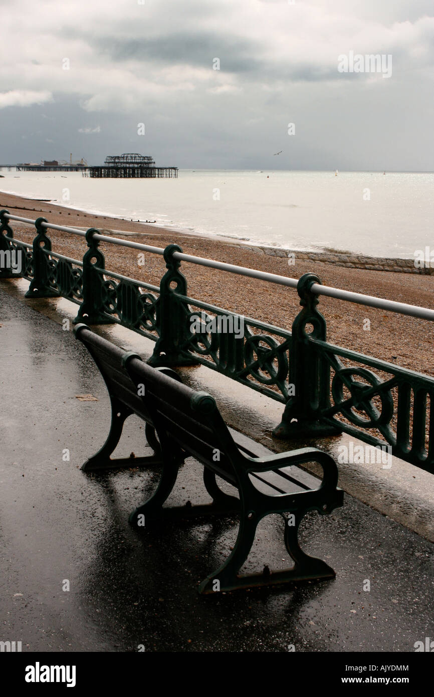 Empty bench looking out sea hi-res stock photography and images - Alamy