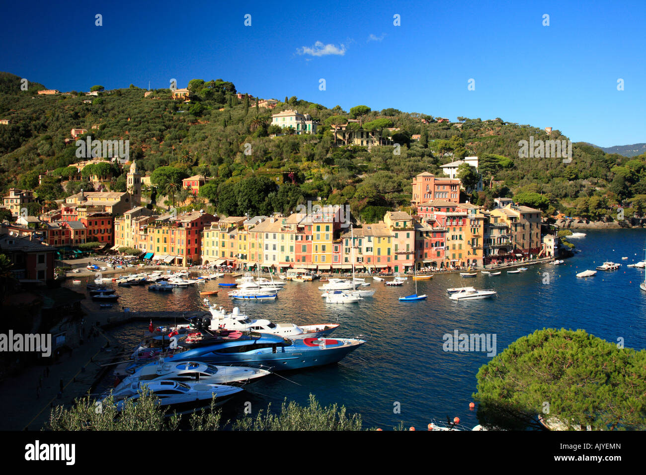 Portofino harbour boats yachts hi-res stock photography and images - Alamy