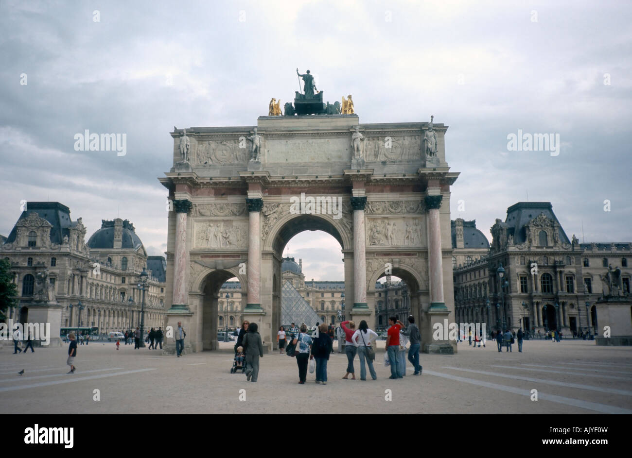 Arc du Carrousel in the Jardins du Carrousel, Louvre, Paris Stock Photo ...