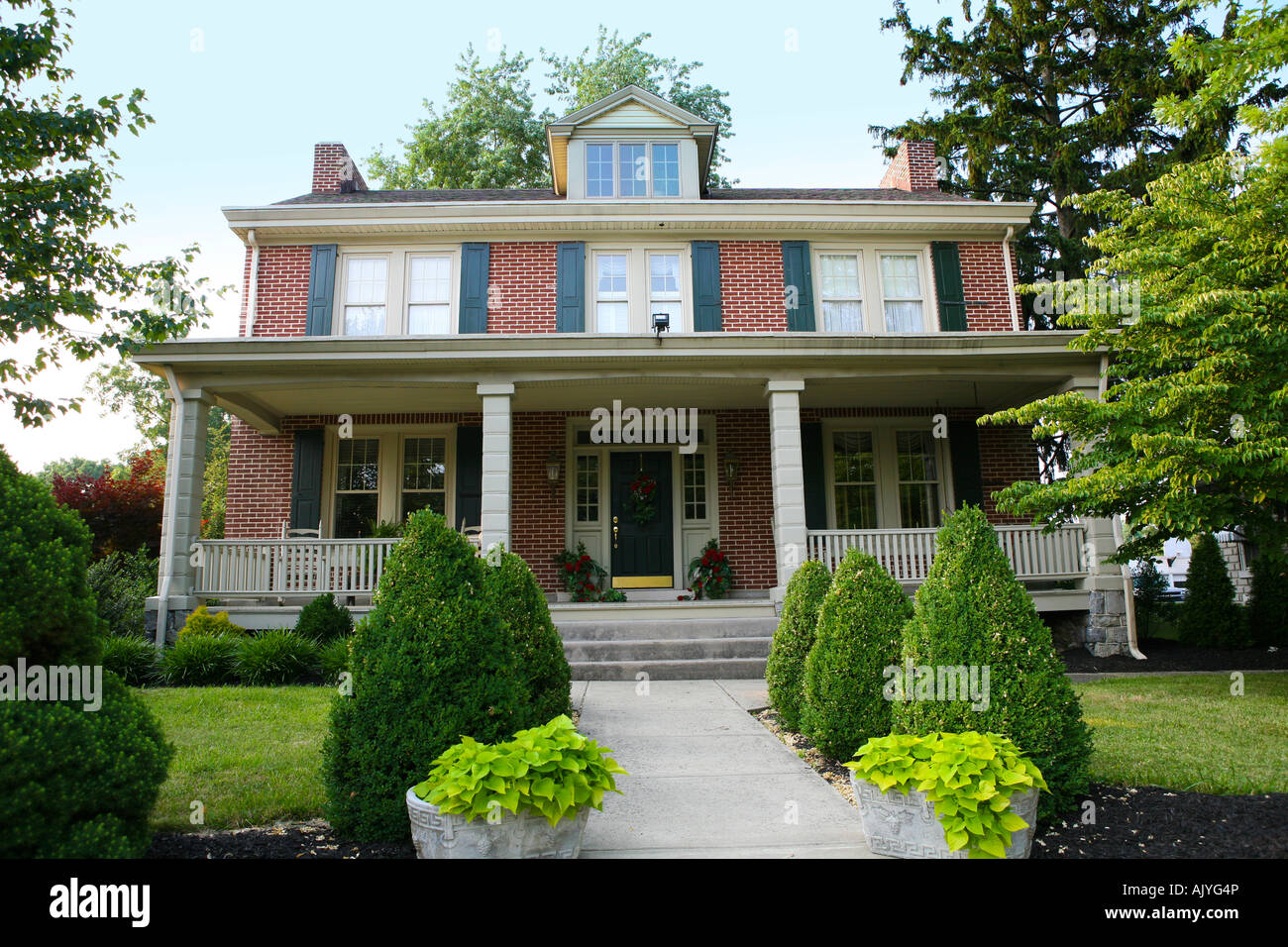 Three story brick house hi-res stock photography and images - Alamy