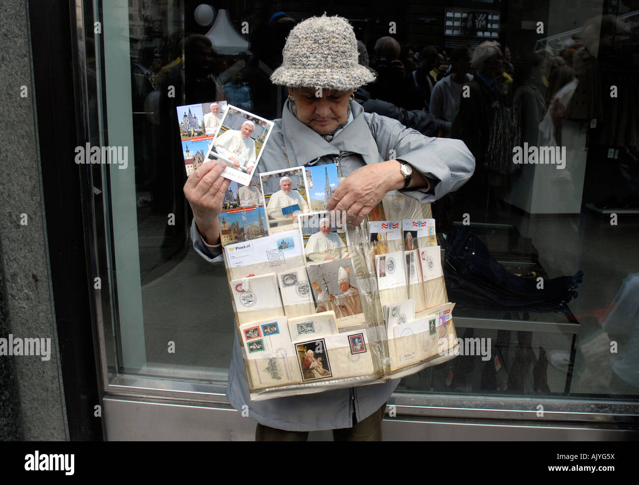 Selling postcards hi-res stock photography and images - Alamy