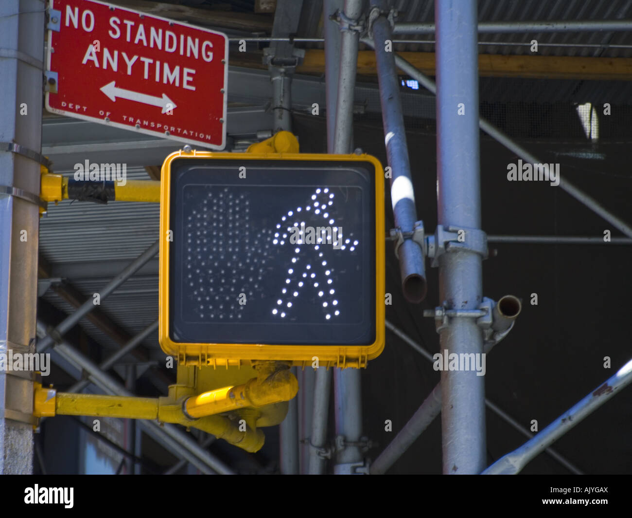 street crossing sign Stock Photo - Alamy