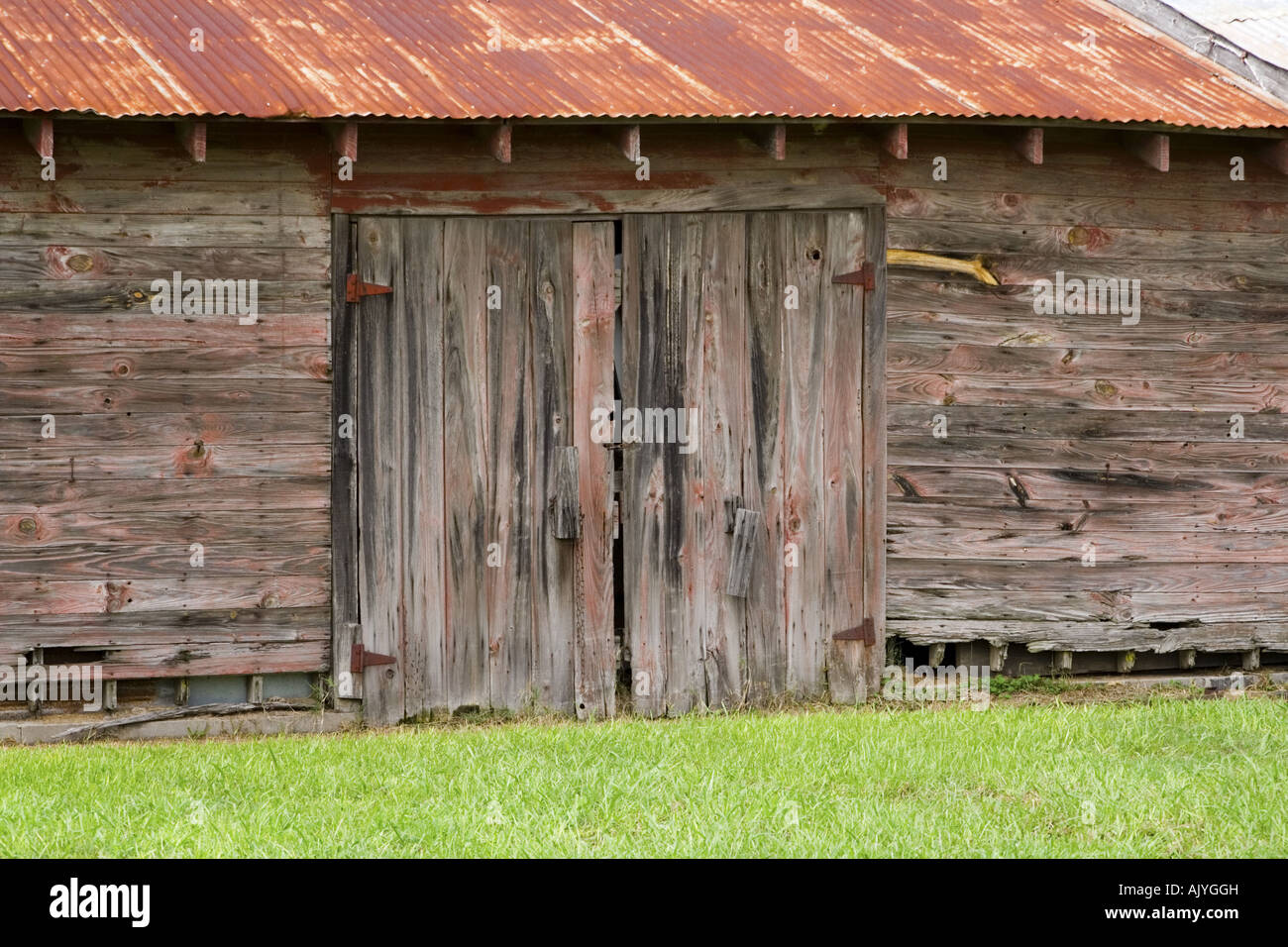 Weathered barn in rural Louisiana Stock Photo - Alamy