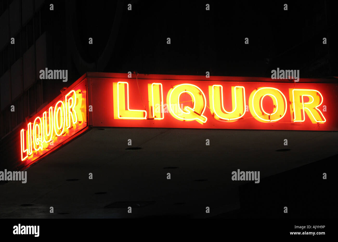 Neon Liquor sign Stock Photo - Alamy