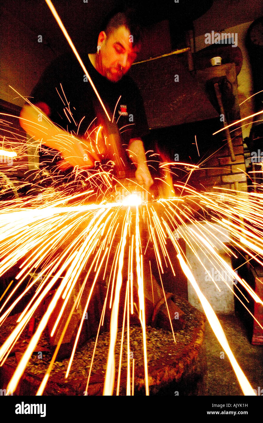 Blacksmith and anvil hi-res stock photography and images - Alamy
