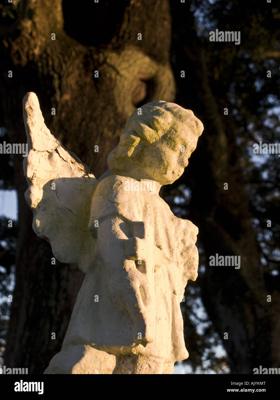 stone statue of angel Stock Photo - Alamy