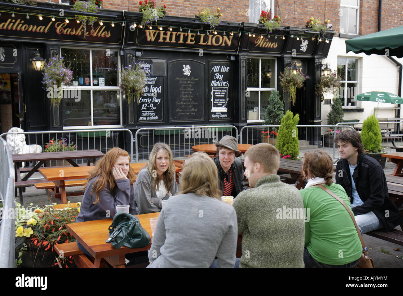 White lion pub 1777 hi-res stock photography and images - Alamy