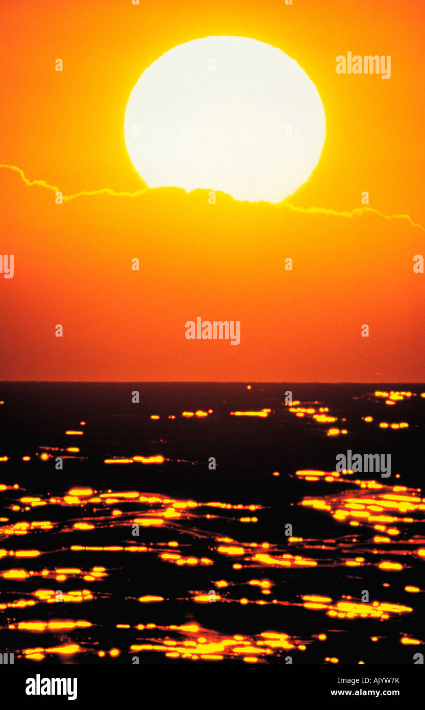Sun over sea horizon Stock Photo - Alamy