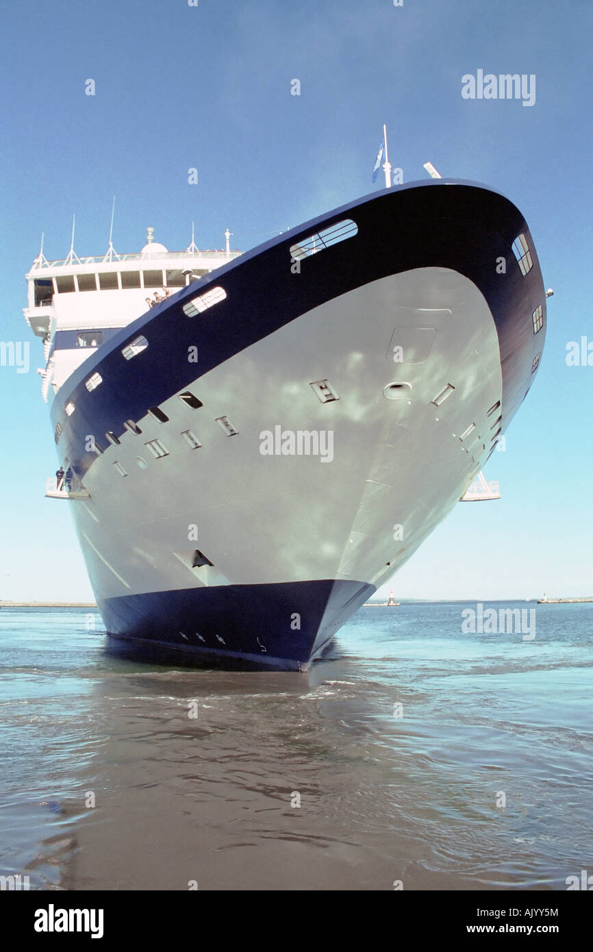 Bow stern hi-res stock photography and images - Alamy