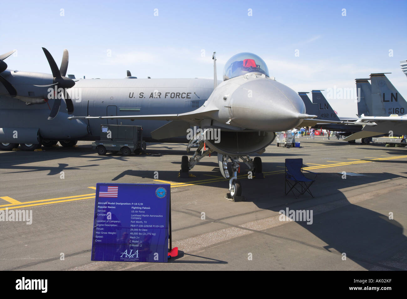 F16 fighter jet parked hi-res stock photography and images - Alamy