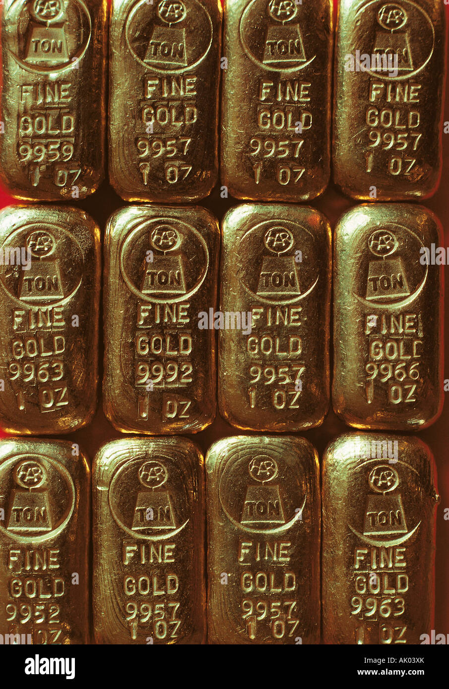 1oz gold hi-res stock photography and images - Alamy