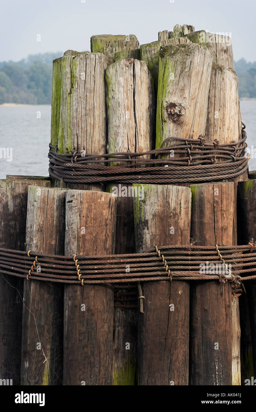 Mooring piling hi-res stock photography and images - Alamy