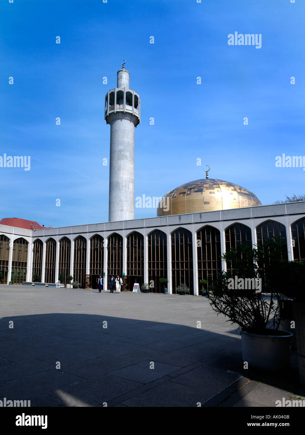 Regents park mosque architecture hi-res stock photography and images ...