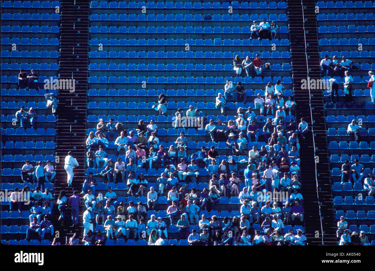 Stadium half full hi-res stock photography and images - Alamy